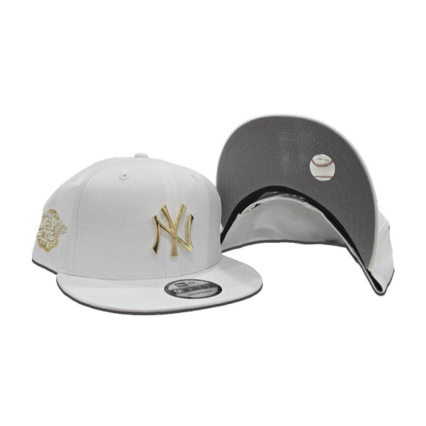 White New York Yankees Gold Metal Badge Gray Bottom 1998 World Series ...
